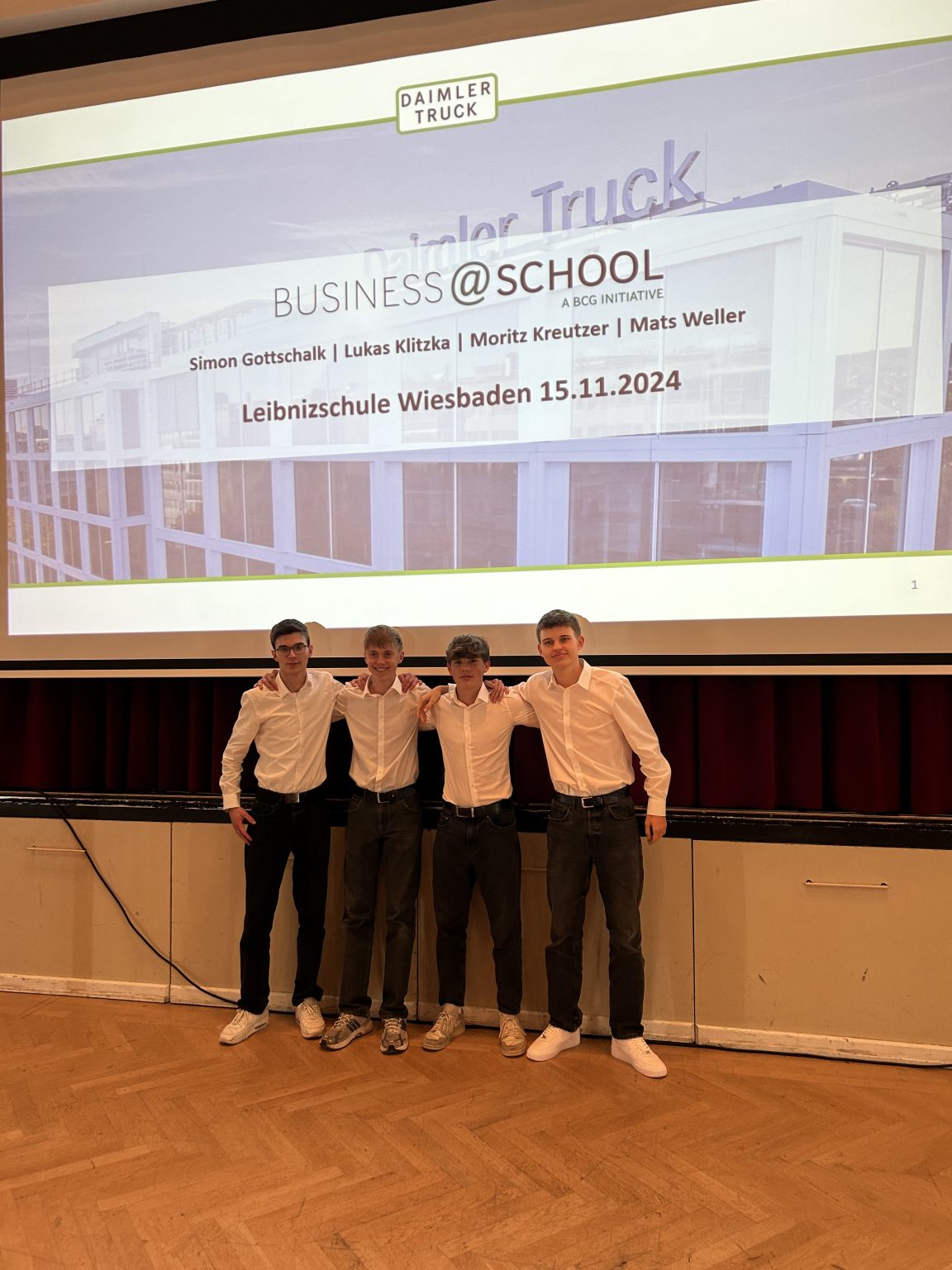 Team 2 gewinnt 1. Schulentscheid von b@s – Leibnizschule Wiesbaden